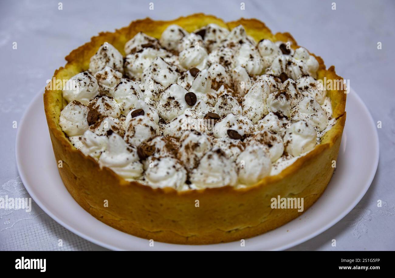 Traditional banoffee cake with banana and caramel sauce filling ...