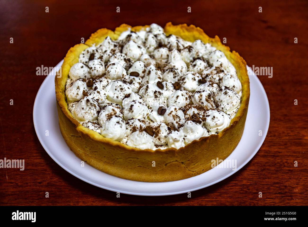 Traditional banoffee cake with banana and caramel sauce filling ...