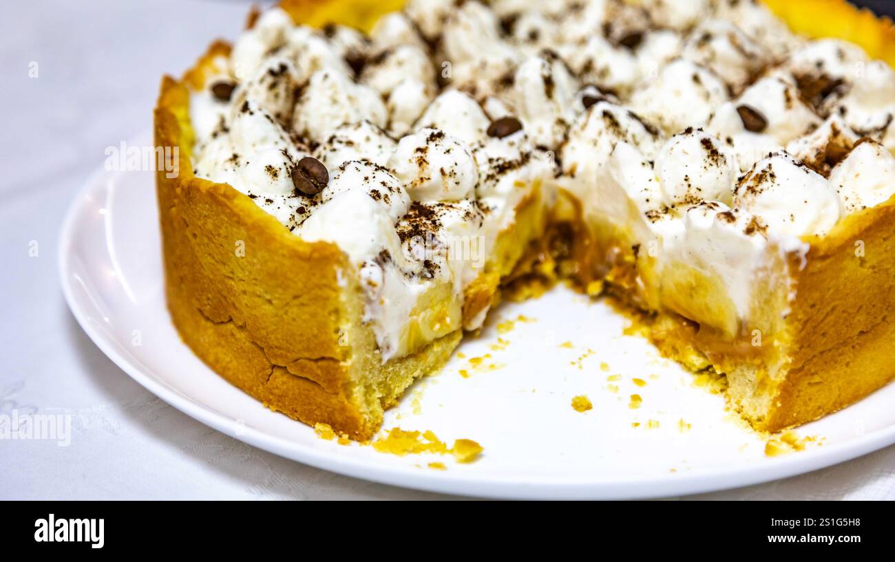 Traditional banoffee cake with banana and caramel sauce filling ...