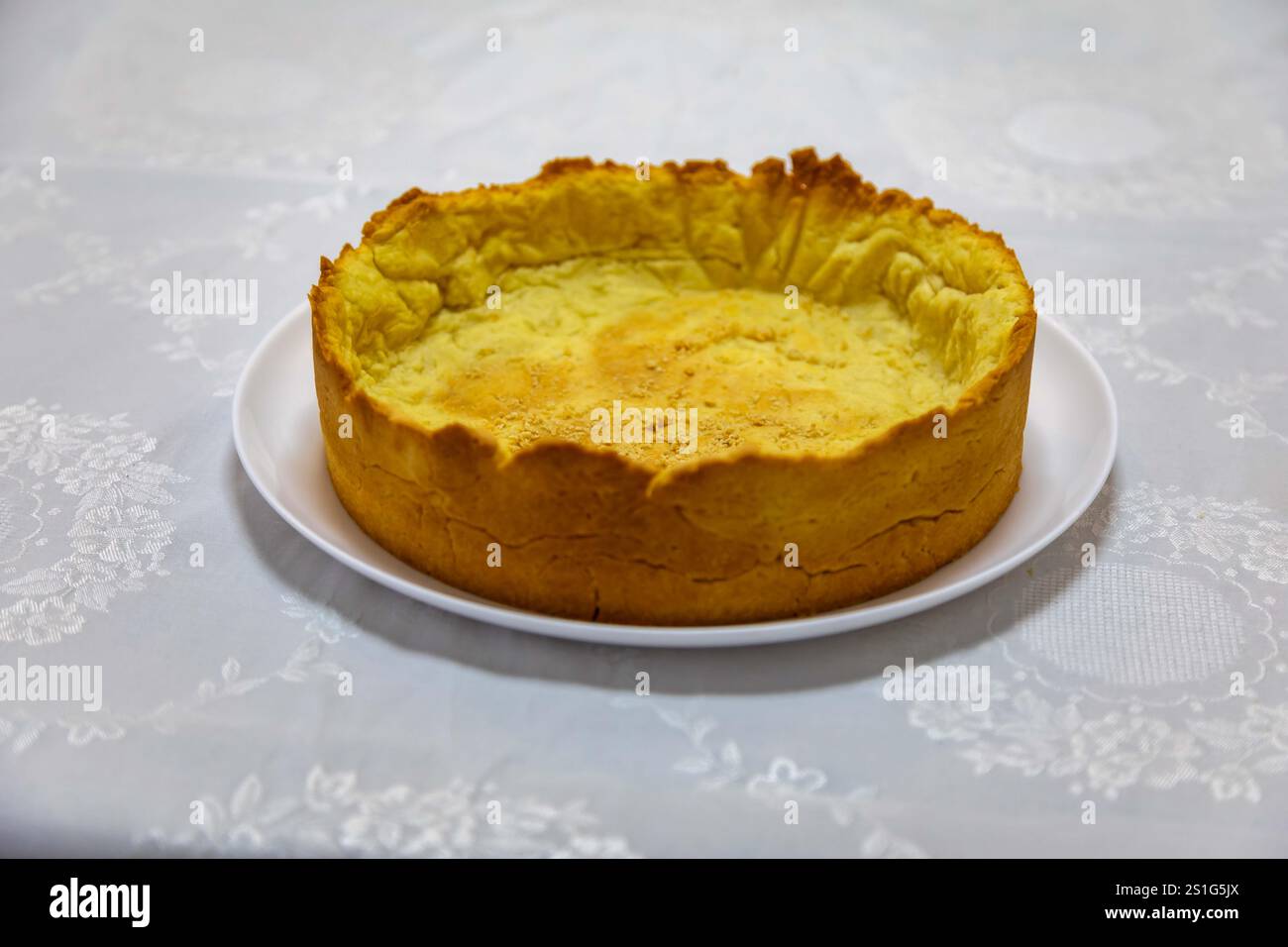 Traditional empty baked pastry dough ready for making pies. Frola Stock ...
