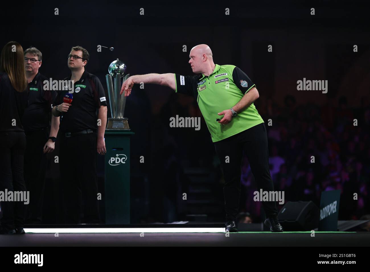 Alexandra Palace, London, UK. 3rd Jan, 2025. 2024/25 PDC Paddy Power World Darts Championships ...