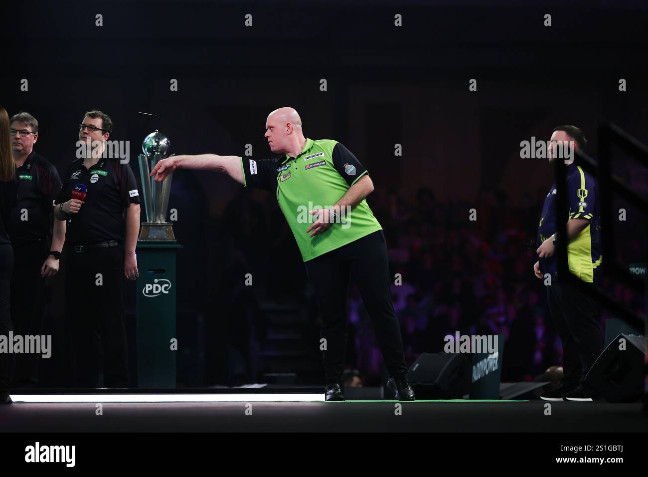 Alexandra Palace, London, UK. 3rd Jan, 2025. 2024/25 PDC Paddy Power World Darts Championships ...