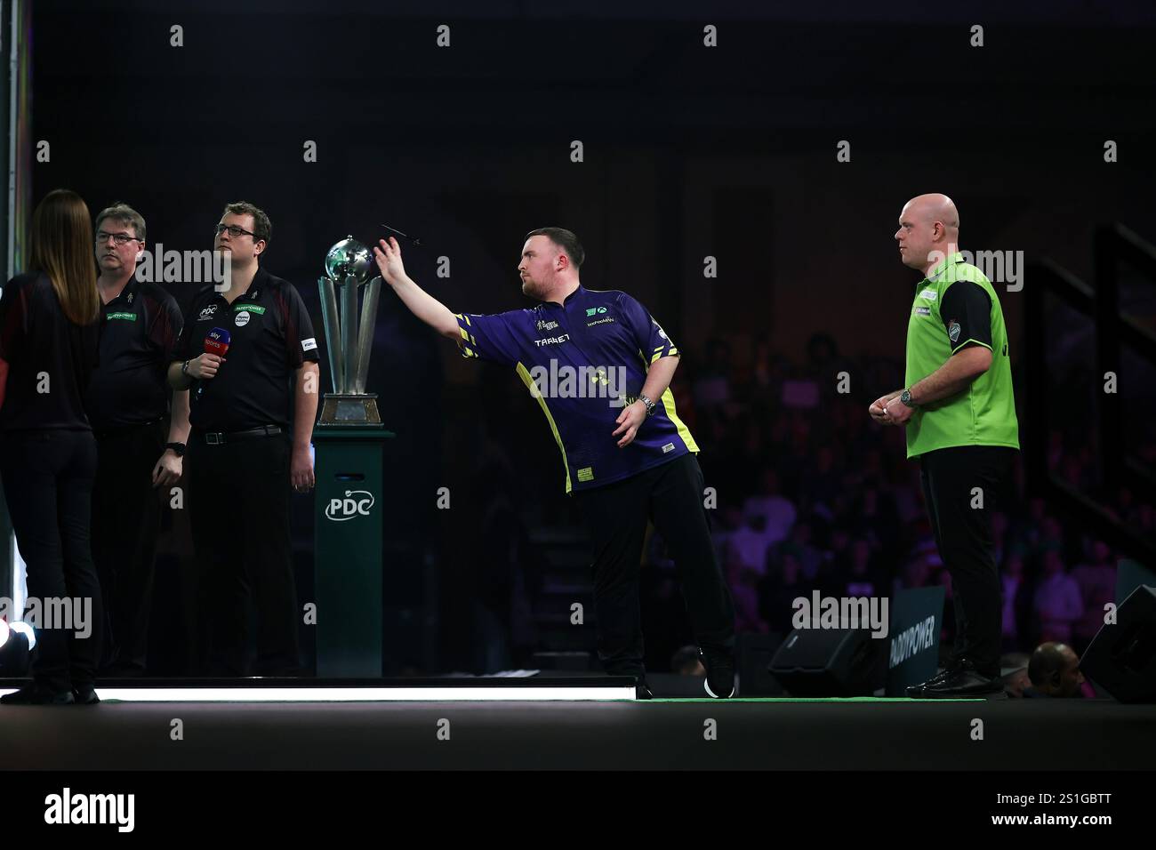 Alexandra Palace, London, UK. 3rd Jan, 2025. 2024/25 PDC Paddy Power World Darts Championships ...