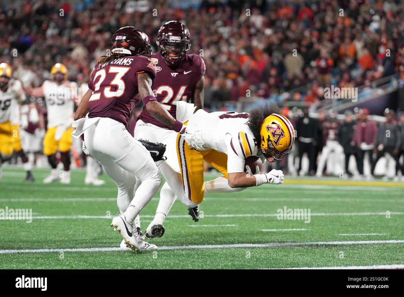 CHARLOTTE, NC - JANUARY 03: Minnesota Golden Gophers wide receiver ...