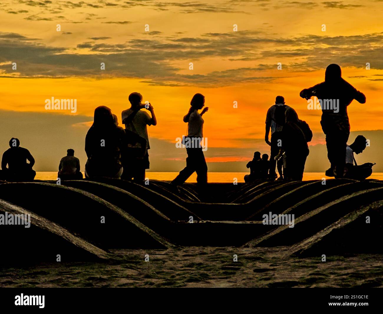 People silloute at beach Stock Photo - Alamy