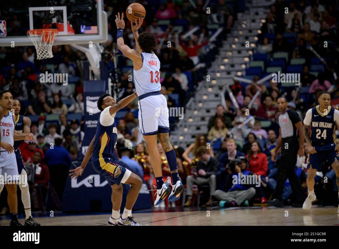 Washington Wizards guard Jordan Poole (13) shoots over New Orleans ...