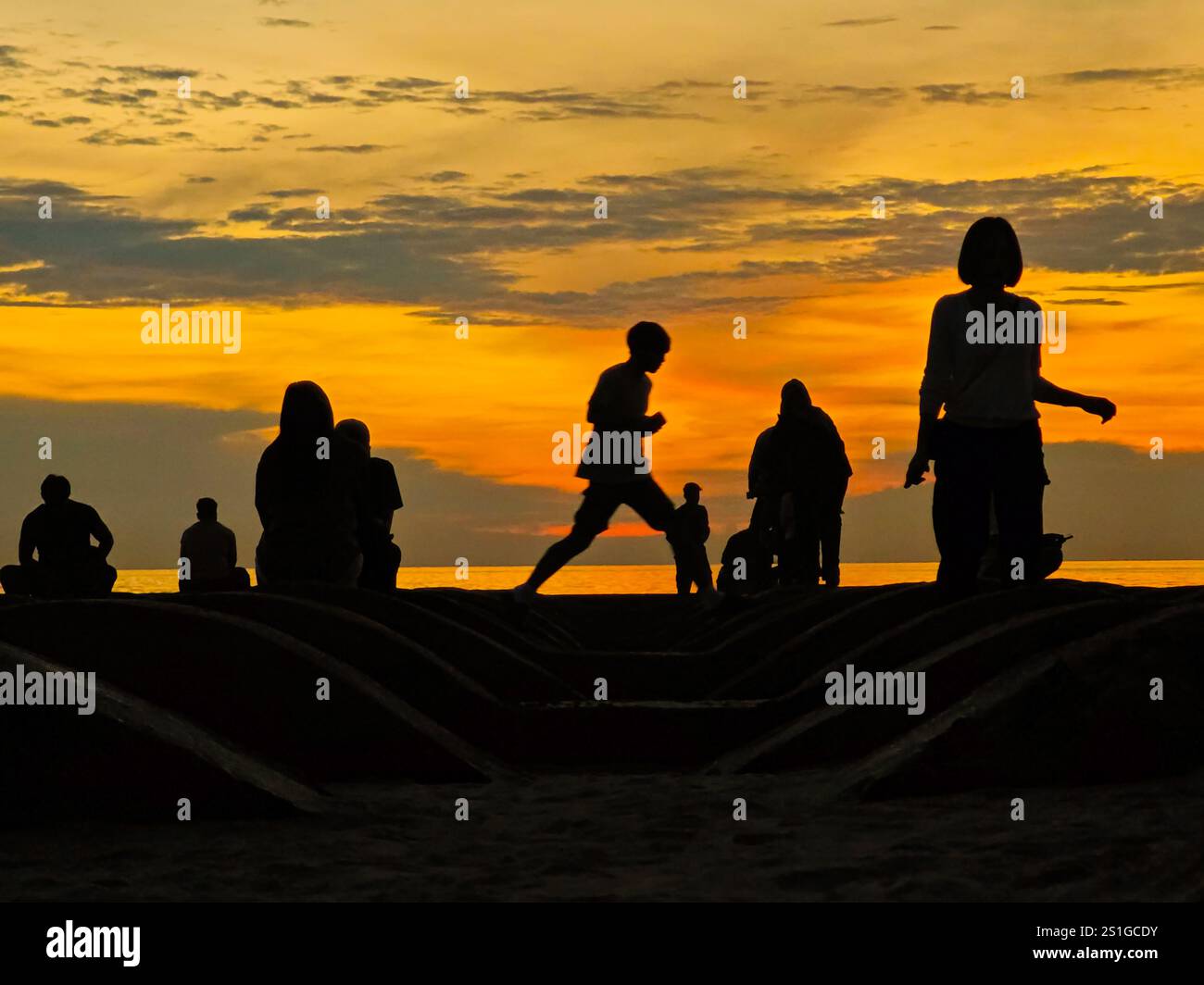 People silloute at beach Stock Photo - Alamy
