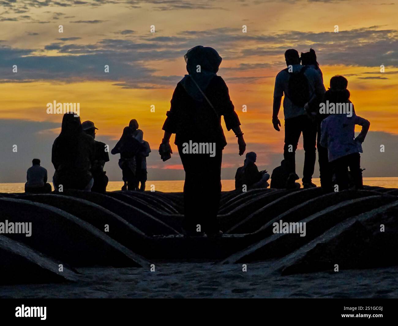 People silloute at beach Stock Photo - Alamy