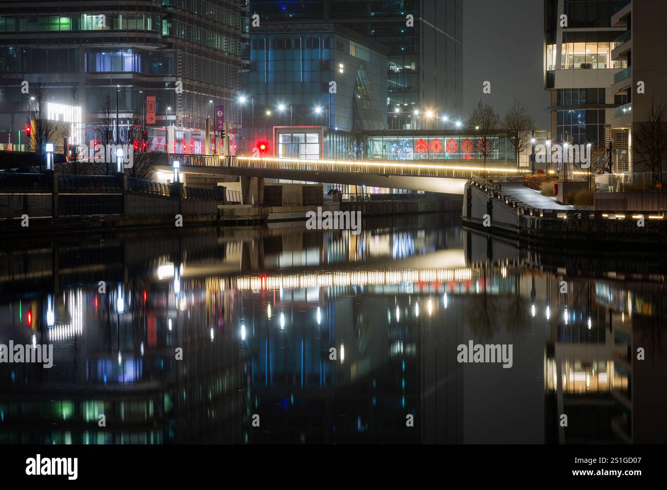 Night-time reflections of modern architecture in Canary Wharf, London ...