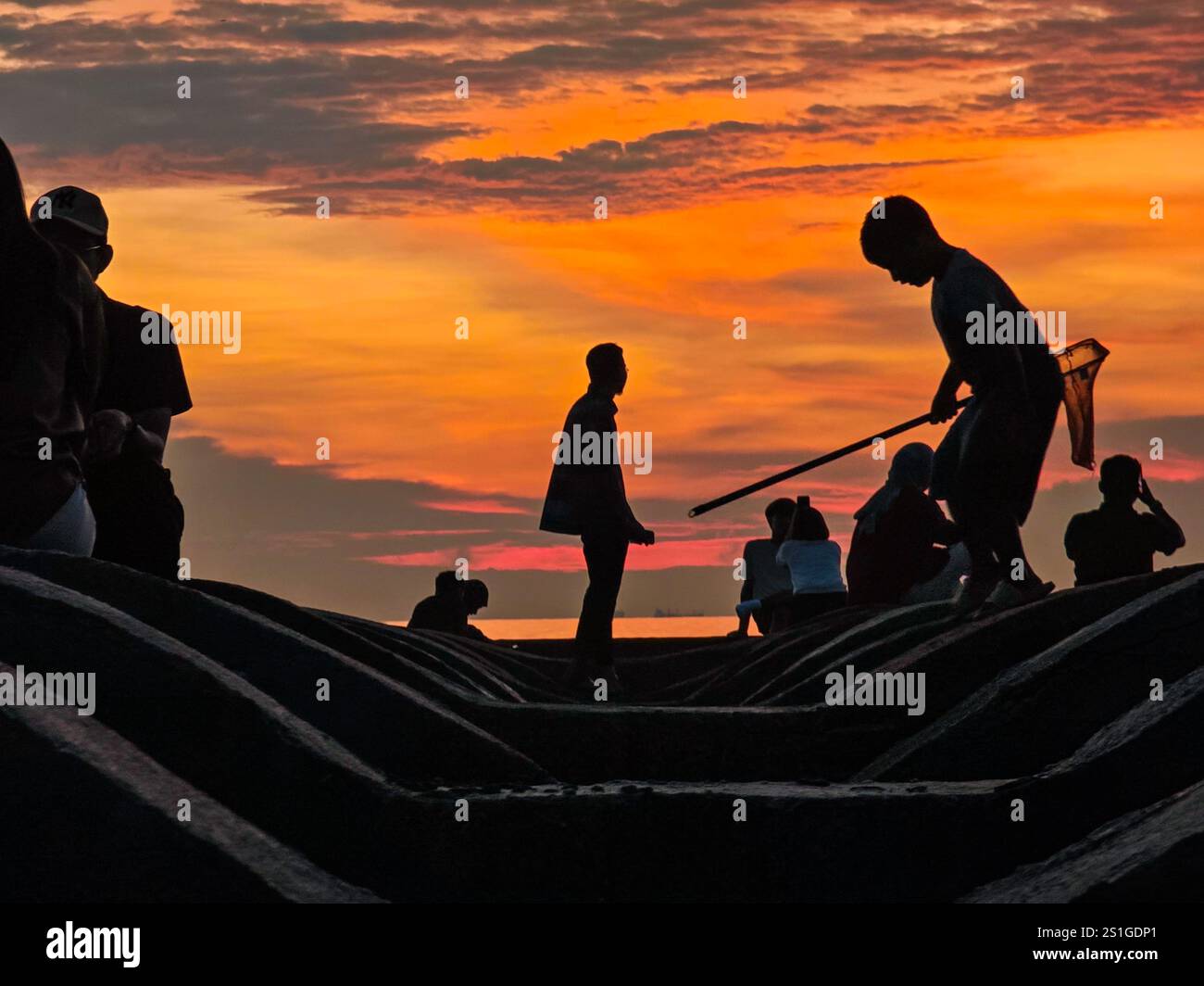 People silloute at beach Stock Photo - Alamy