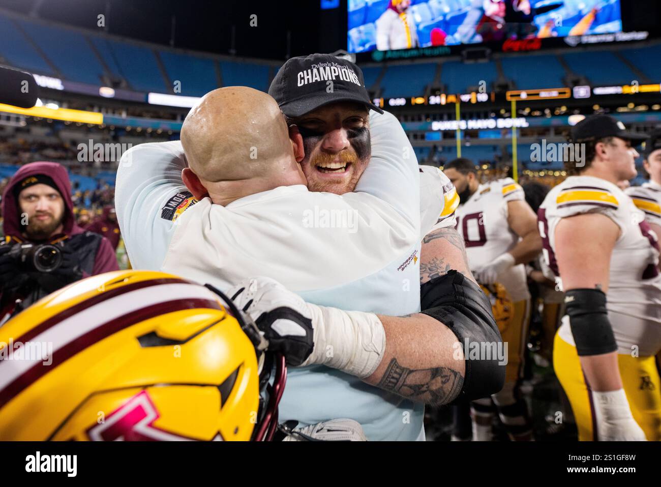 Charlotte, NC, USA. 3rd Jan, 2025. Minnesota offensive lineman Quinn ...