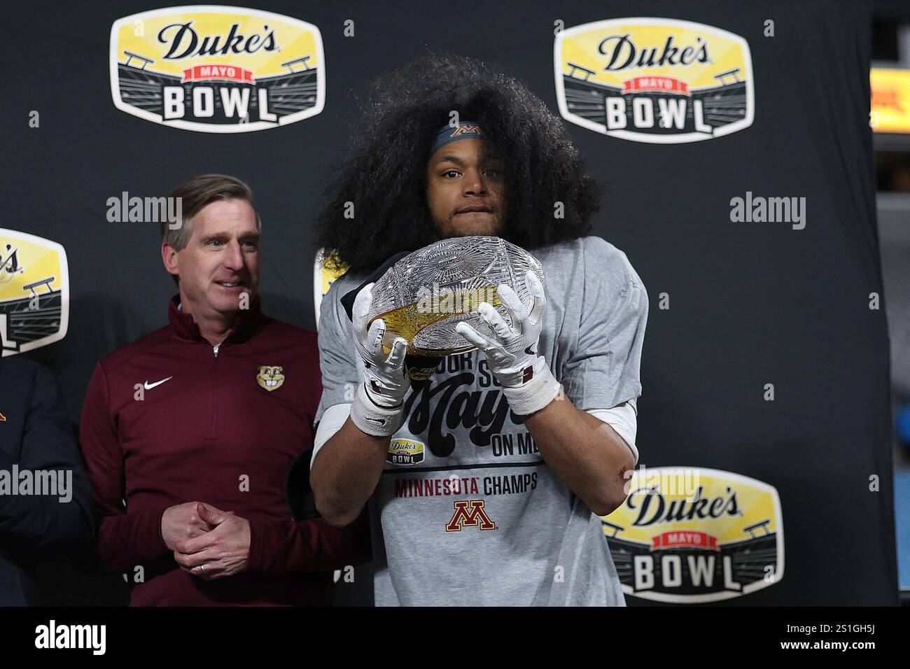 CHARLOTTE, NC - JANUARY 03: Minnesota Golden Gophers wide receiver ...