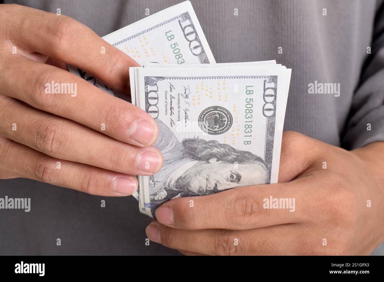 Close-up Hands counting money American dollars , Counting money ...