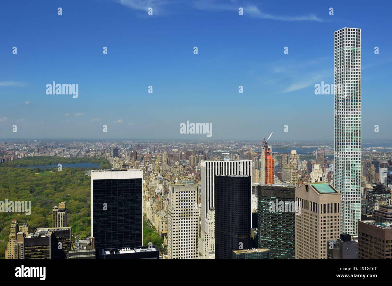 New York City skyline, central park and urban skyscrapers of Manhattan ...