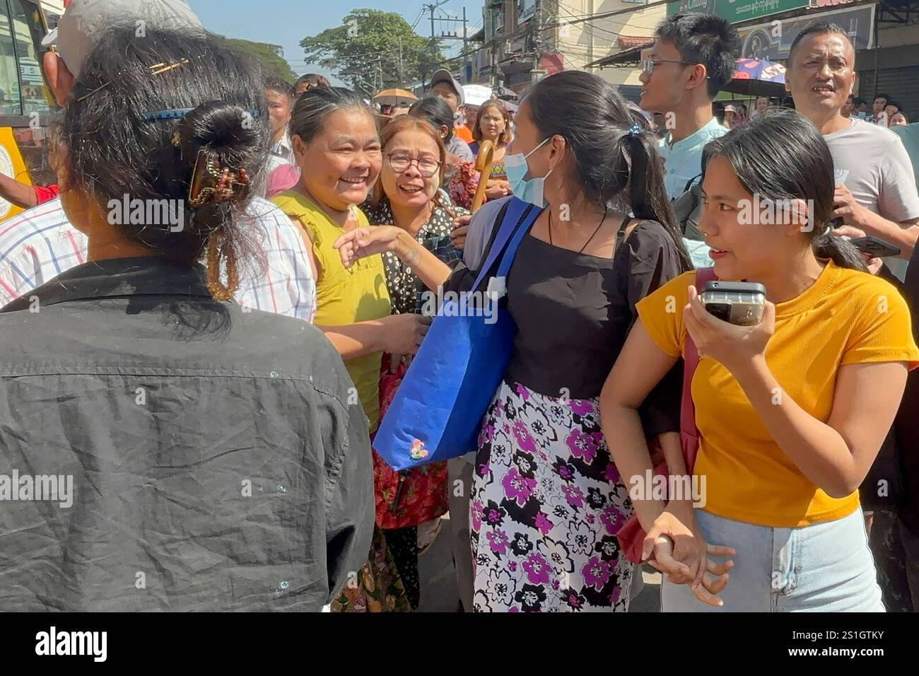 Released prisoners are welcomed by family members and colleagues ...