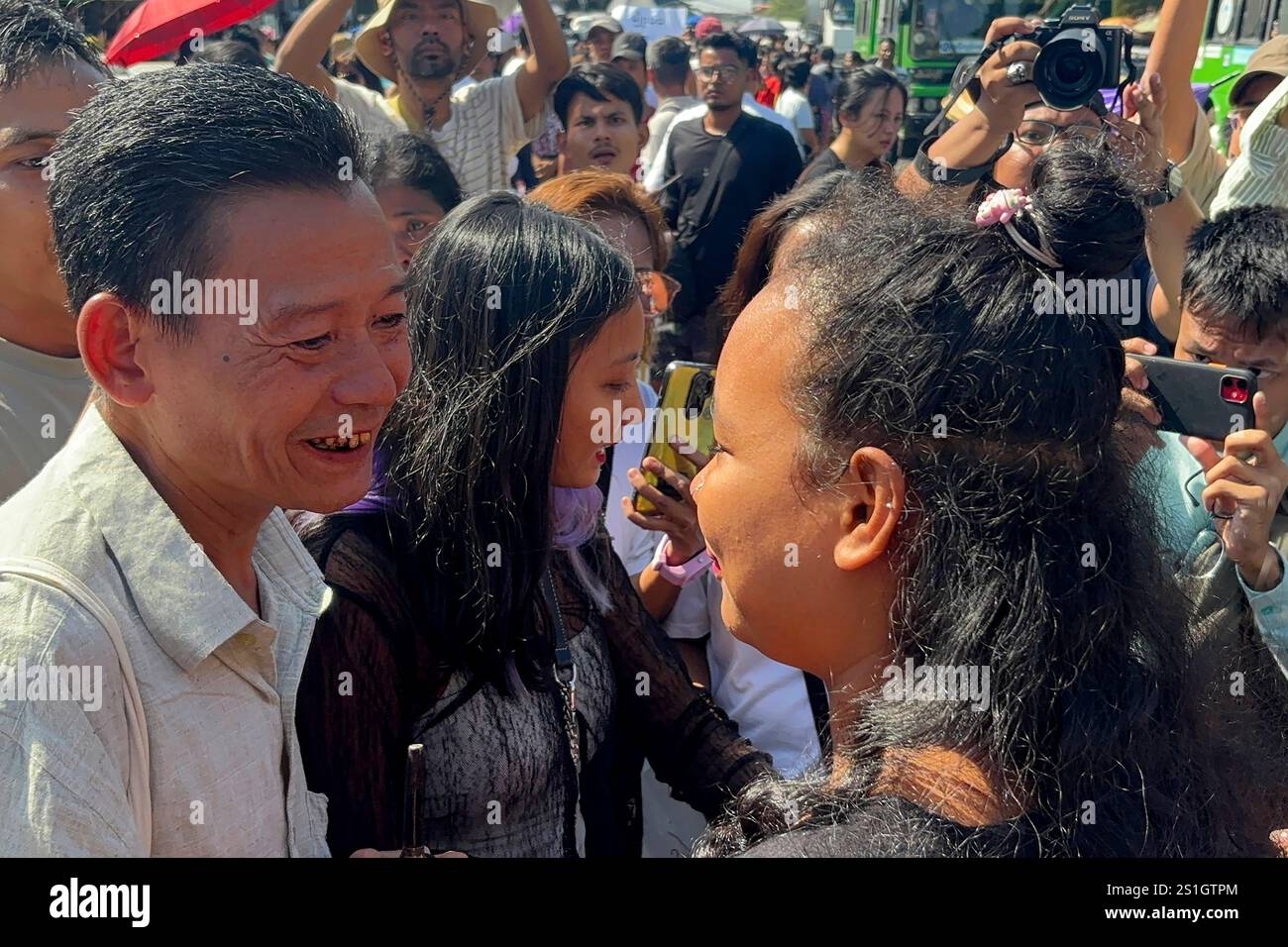 Released prisoners are welcomed by family members and colleagues ...