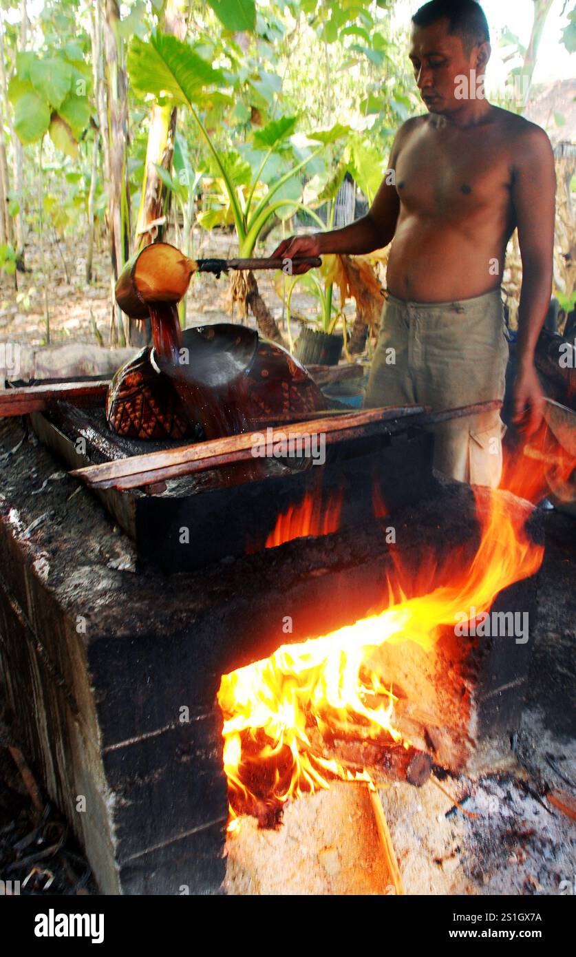Batik workshop hi-res stock photography and images - Alamy