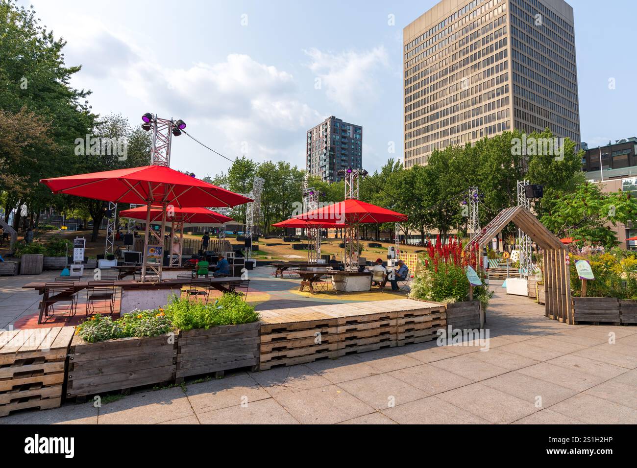 Jardins Gamelin outdoor concerts in the summer in Place Émilie-Gamelin ...