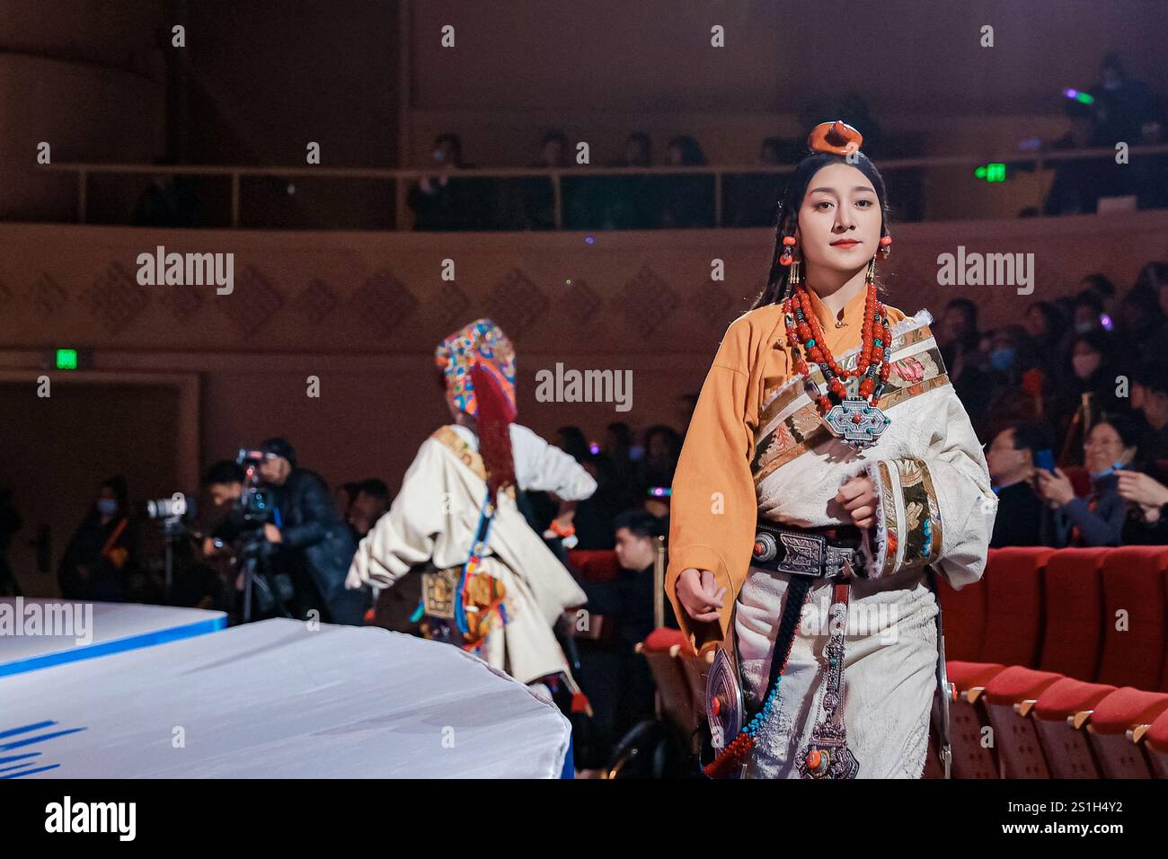 (250104) -- LHASA, Jan. 4, 2025 (Xinhua) -- This photo taken on Jan. 3 ...