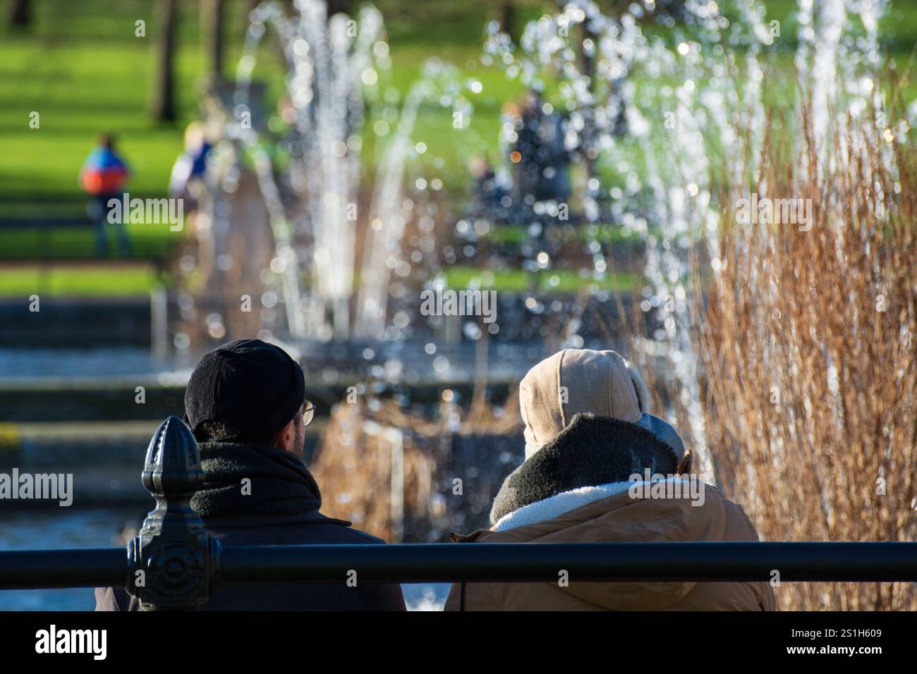 London, UK, 3rd Jan 2025. Londoners and tourists enjoying the fountains ...