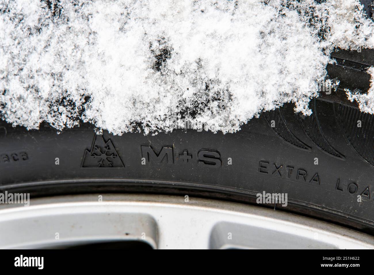 04.01.20253, Winter in Bayern, Winterreifenpflicht, Das Alpine-Symbol ...