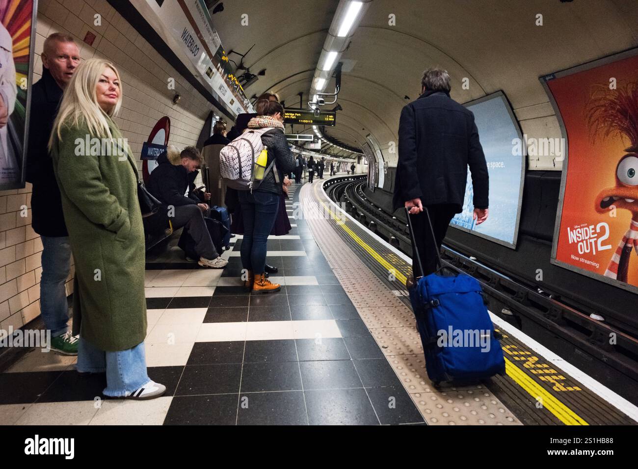 Waiting for a train. Waterloo Underground station Stock Photo - Alamy
