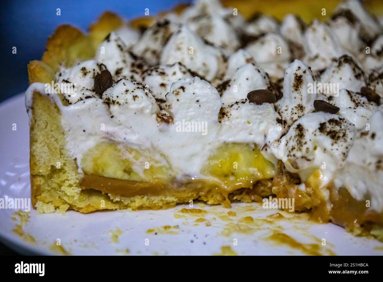 Traditional banoffee cake with banana and caramel sauce filling ...