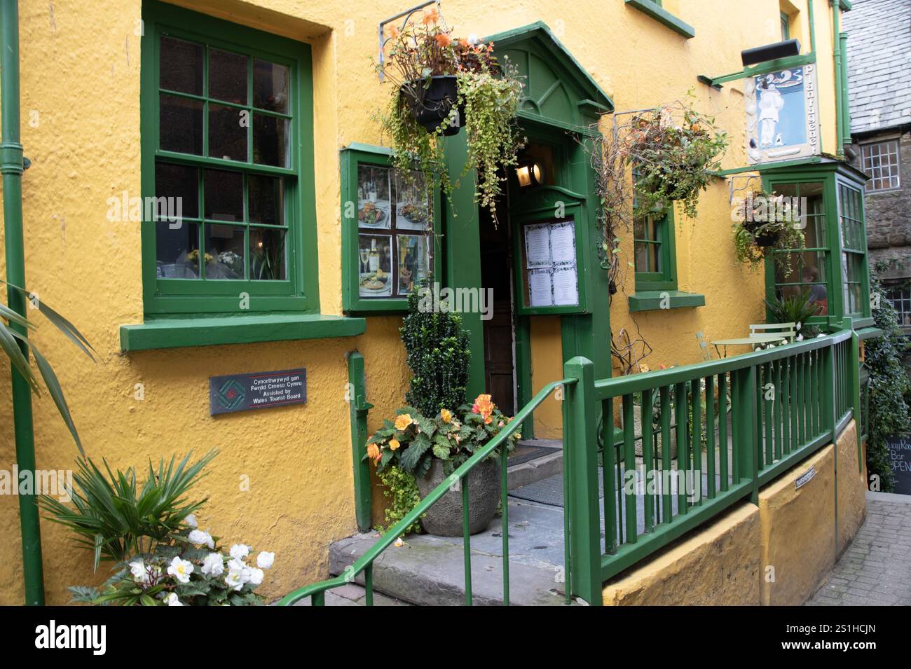 Tenby town streets hi-res stock photography and images - Alamy