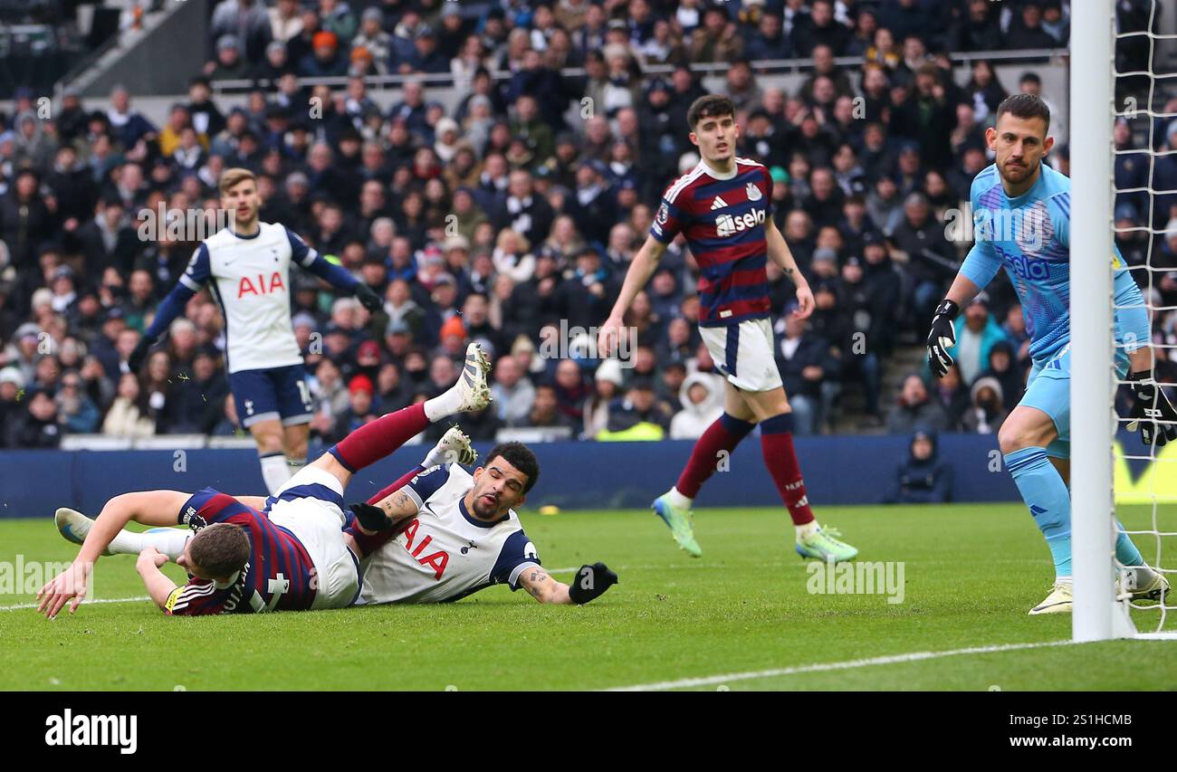 Tottenham Hotspur Stadium, London, UK. 4th Jan, 2025. Premier League ...