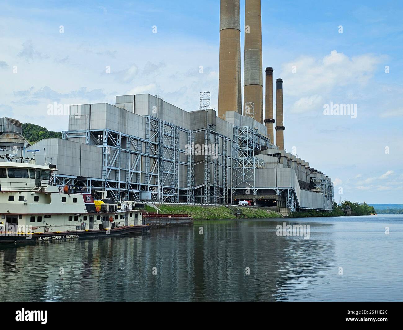WH Sammis Power Plant, Cumberland Lock, Ohio River. The plant is built ...