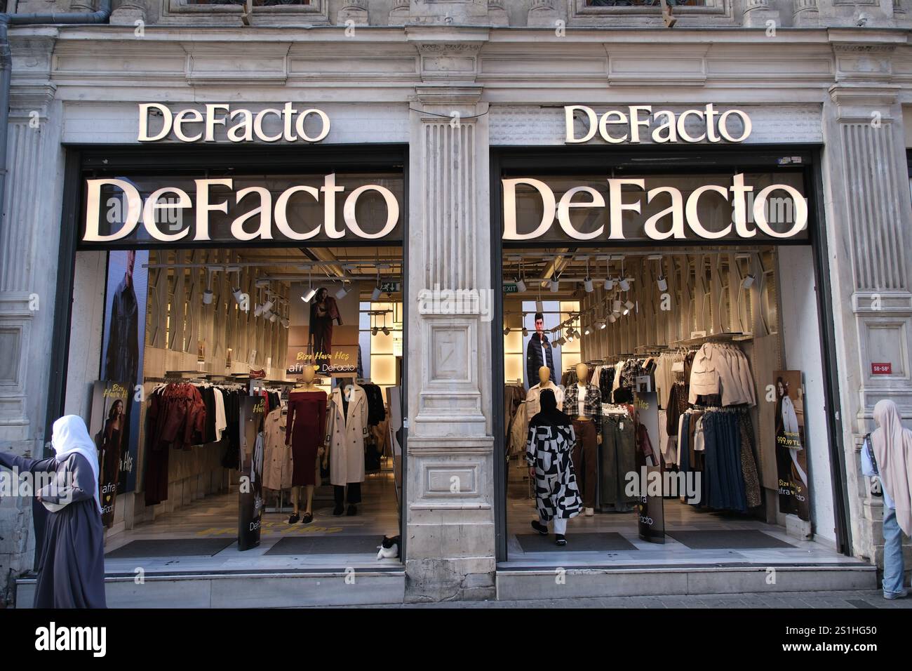 Defacto logo hi-res stock photography and images - Alamy