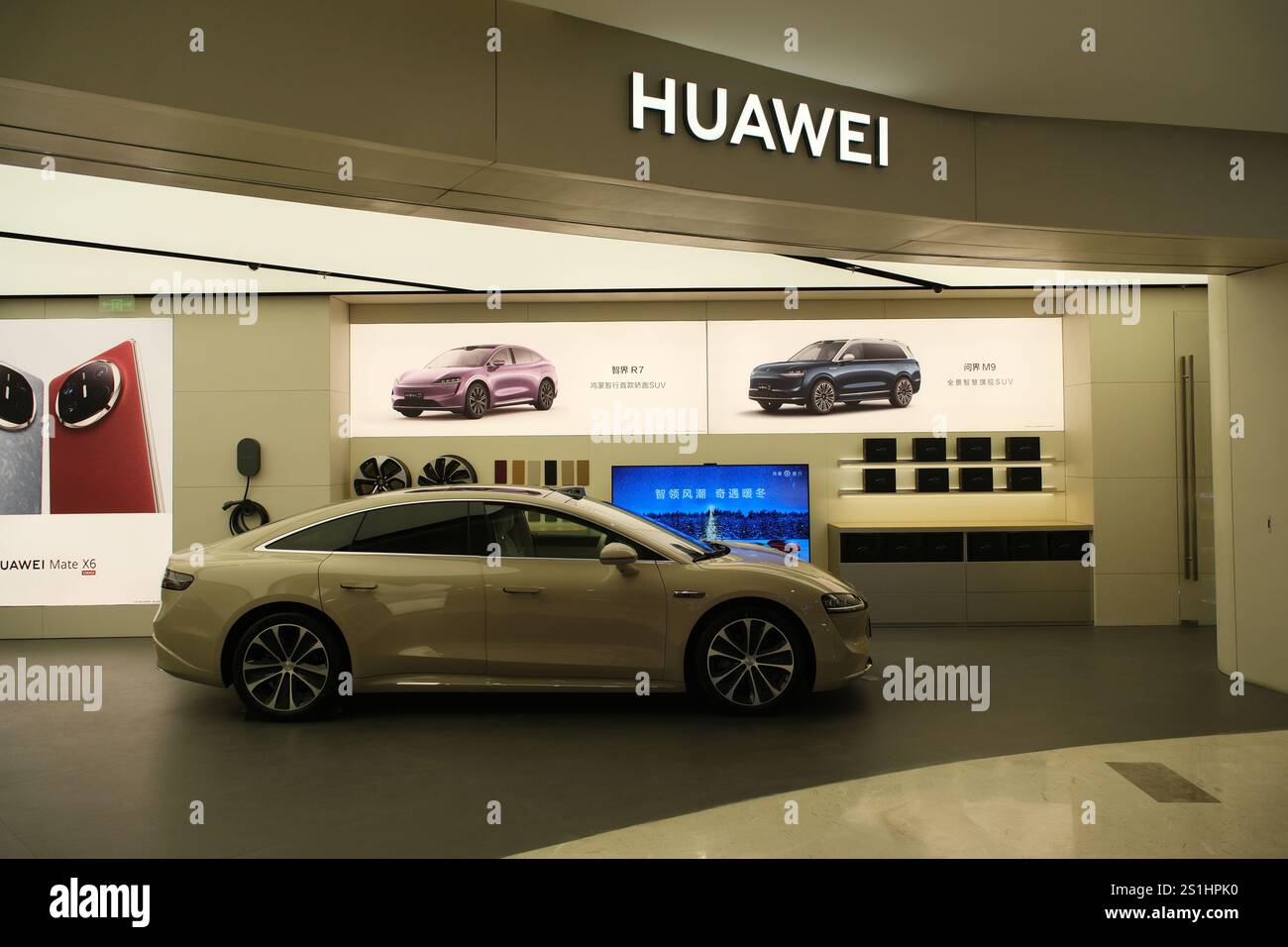 Huawei car hi-res stock photography and images - Alamy