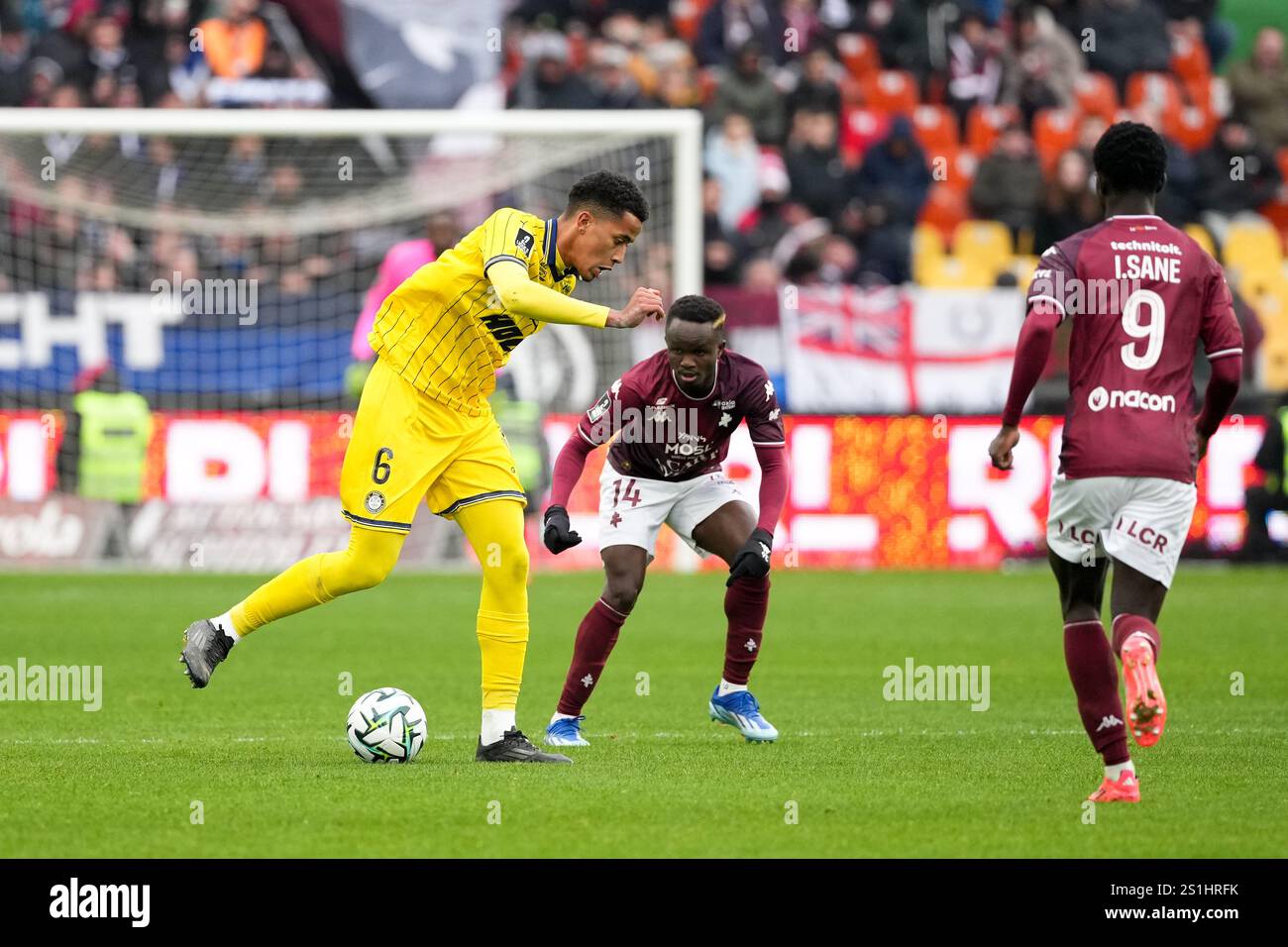 14 Cheikh SABALY (fcm) - 06 Oumar NGOM (pau) during the Ligue 2 BKT ...