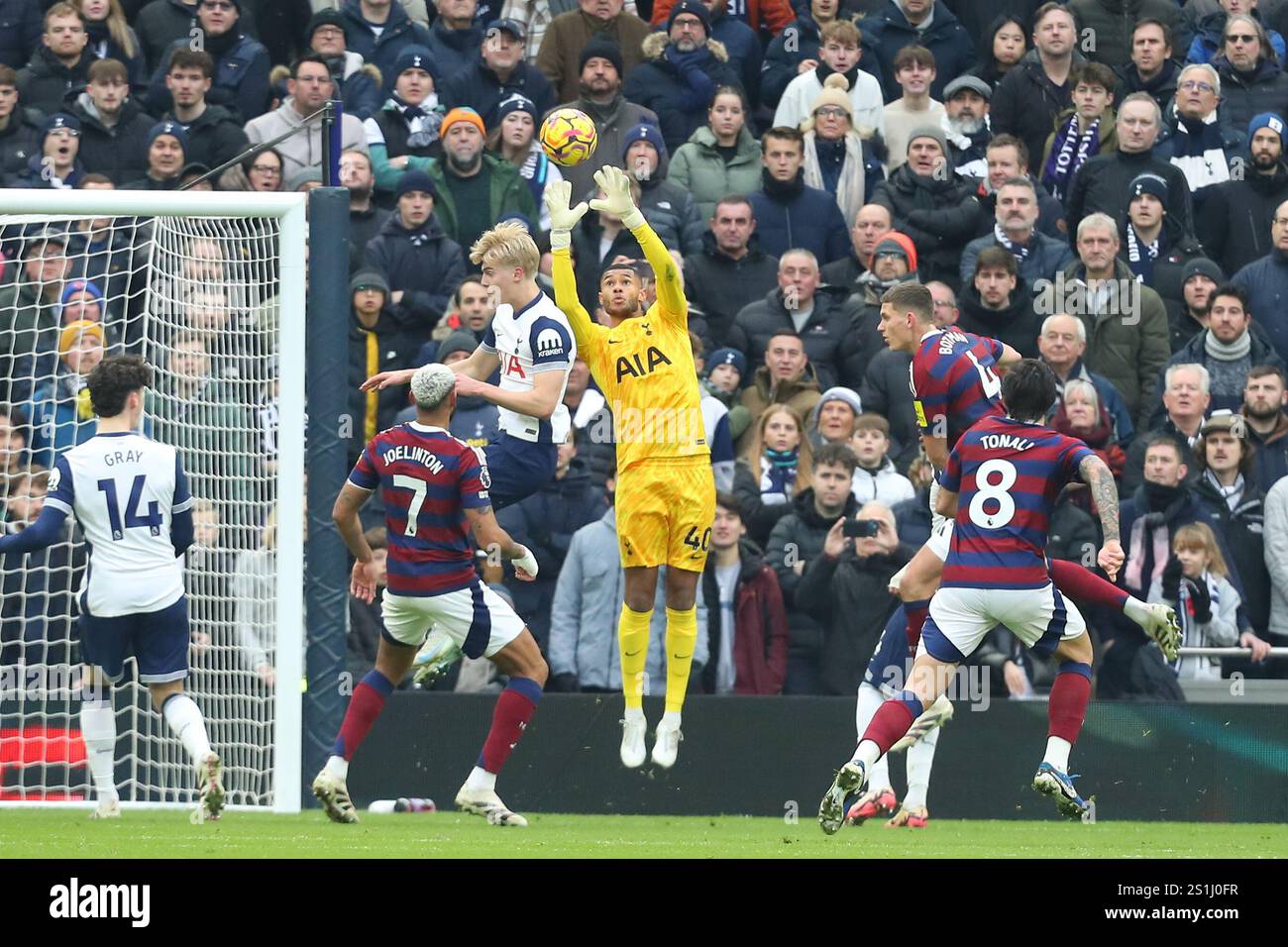 Tottenham Hotspur Stadium, London, UK. 4th Jan, 2025. Premier League ...