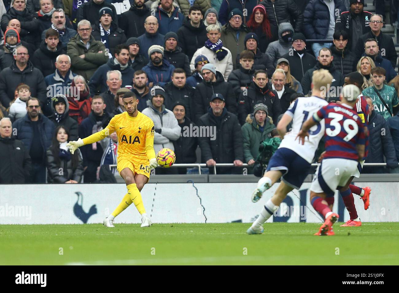 Tottenham Hotspur Stadium, London, UK. 4th Jan, 2025. Premier League ...