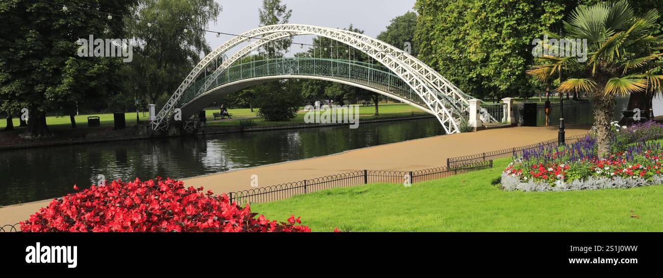 The Bedford Suspension Bridge over the river Great Ouse, Bedford town ...
