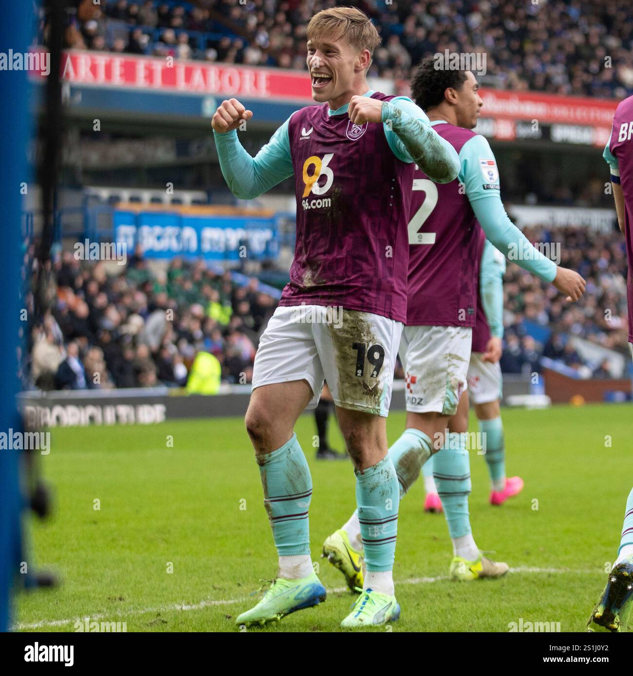 Goal 0-1 Zian Flemming #19 of Burnley FC celebrates his goal during the ...