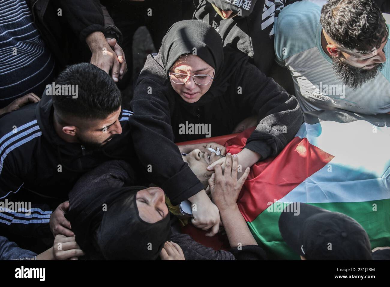 Nablus, Palestine. 04th Jan, 2025. (EDITORS NOTE: Image depicts death)Palestinians family and ...