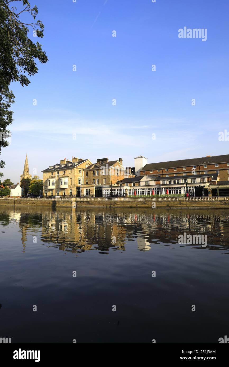 The Swan Hotel on the river Great Ouse embankment, Bedford town ...