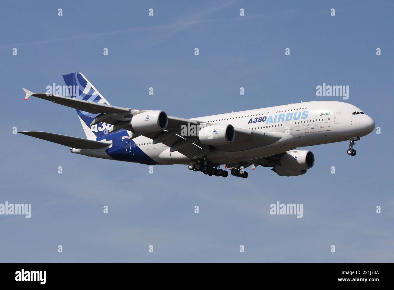 Airbus Industrie Airbus A380 with registration F-WWDD on final for ...