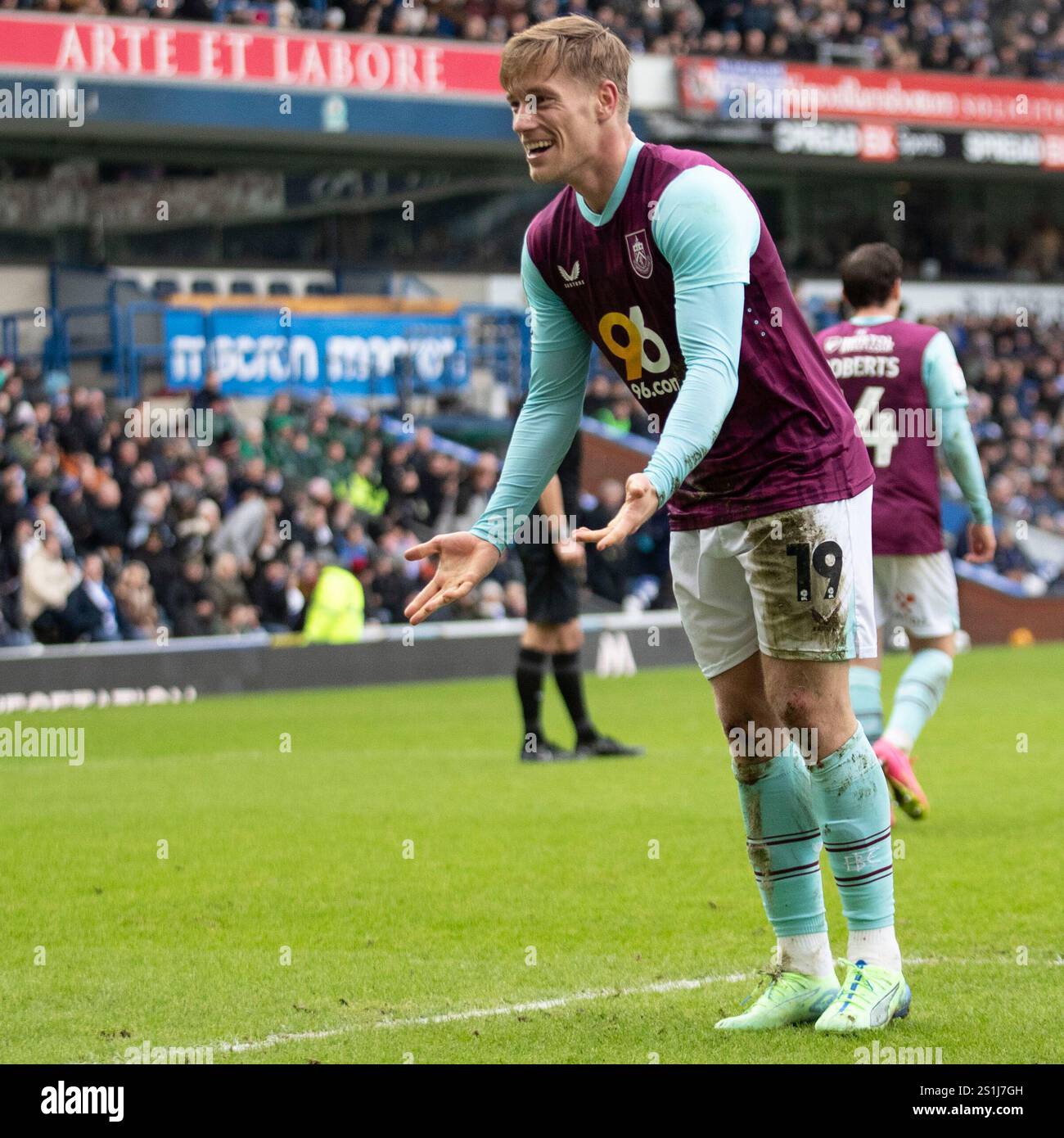 Zian Flemming #19 of Burnley FC celebrates his goal during the Sky Bet ...