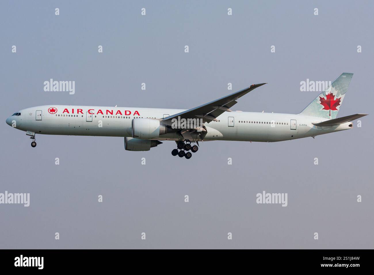Air Canada Boeing 777-300 with registration C-FITU on final for ...