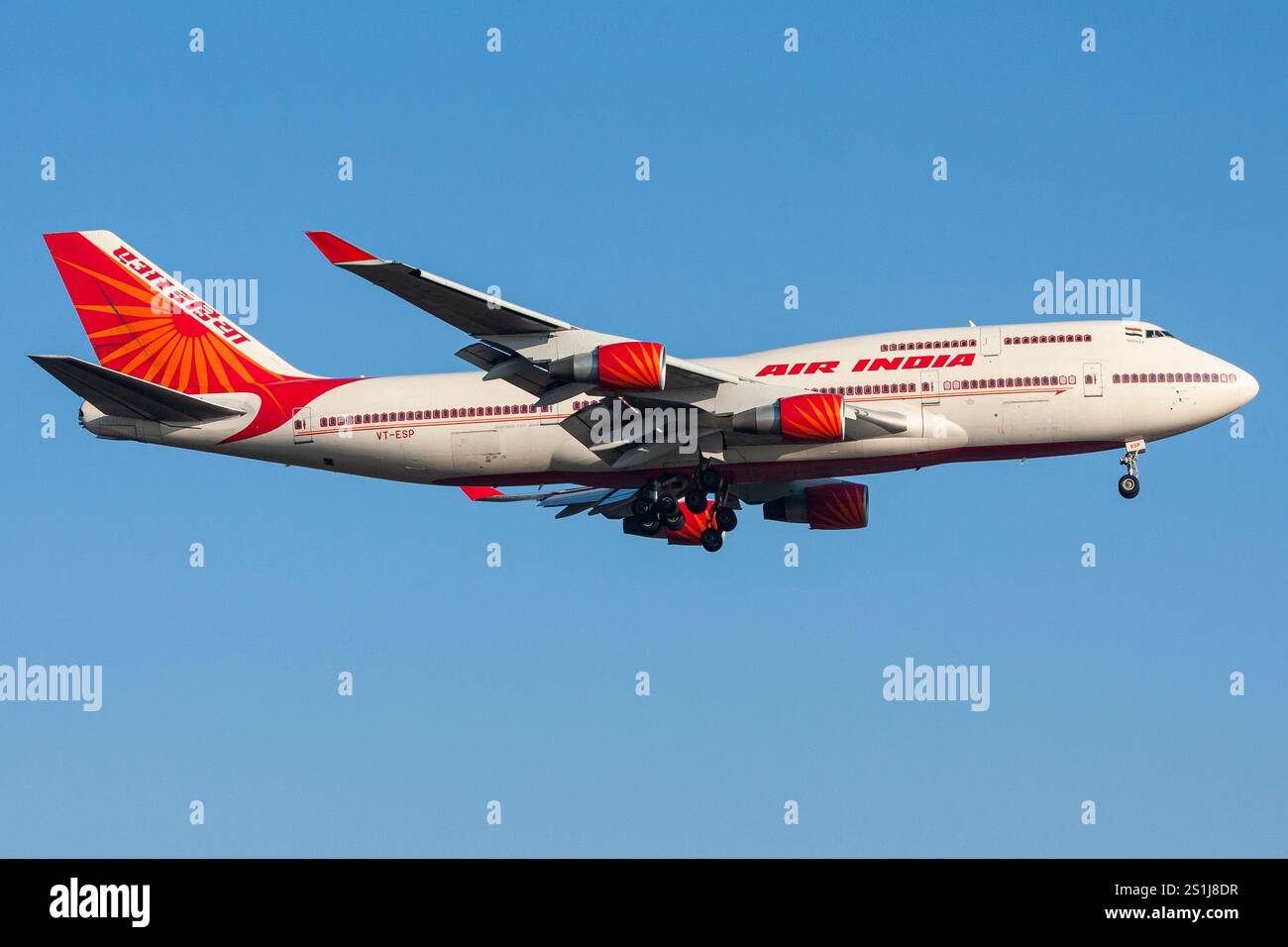 Air India Boeing 747-400 with registration VT-ESP on final for ...