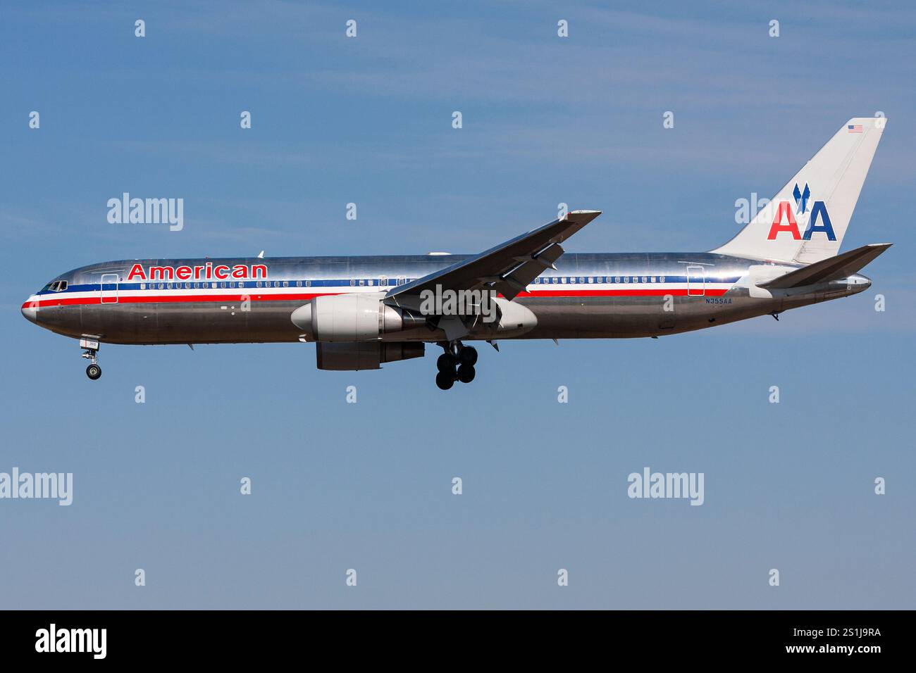 American Airlines Boeing 767-300 with registration N355AA on final for ...