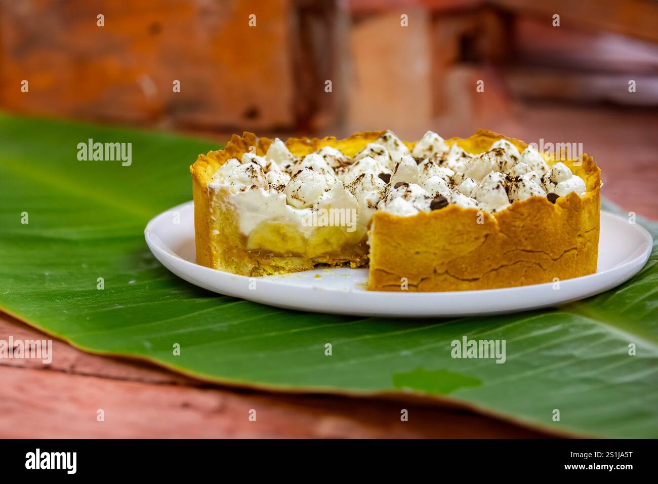 Traditional banoffee cake with banana and caramel sauce filling ...