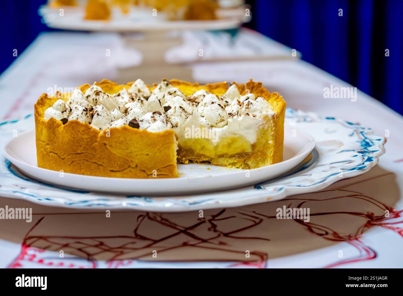 Traditional banoffee cake with banana and caramel sauce filling ...