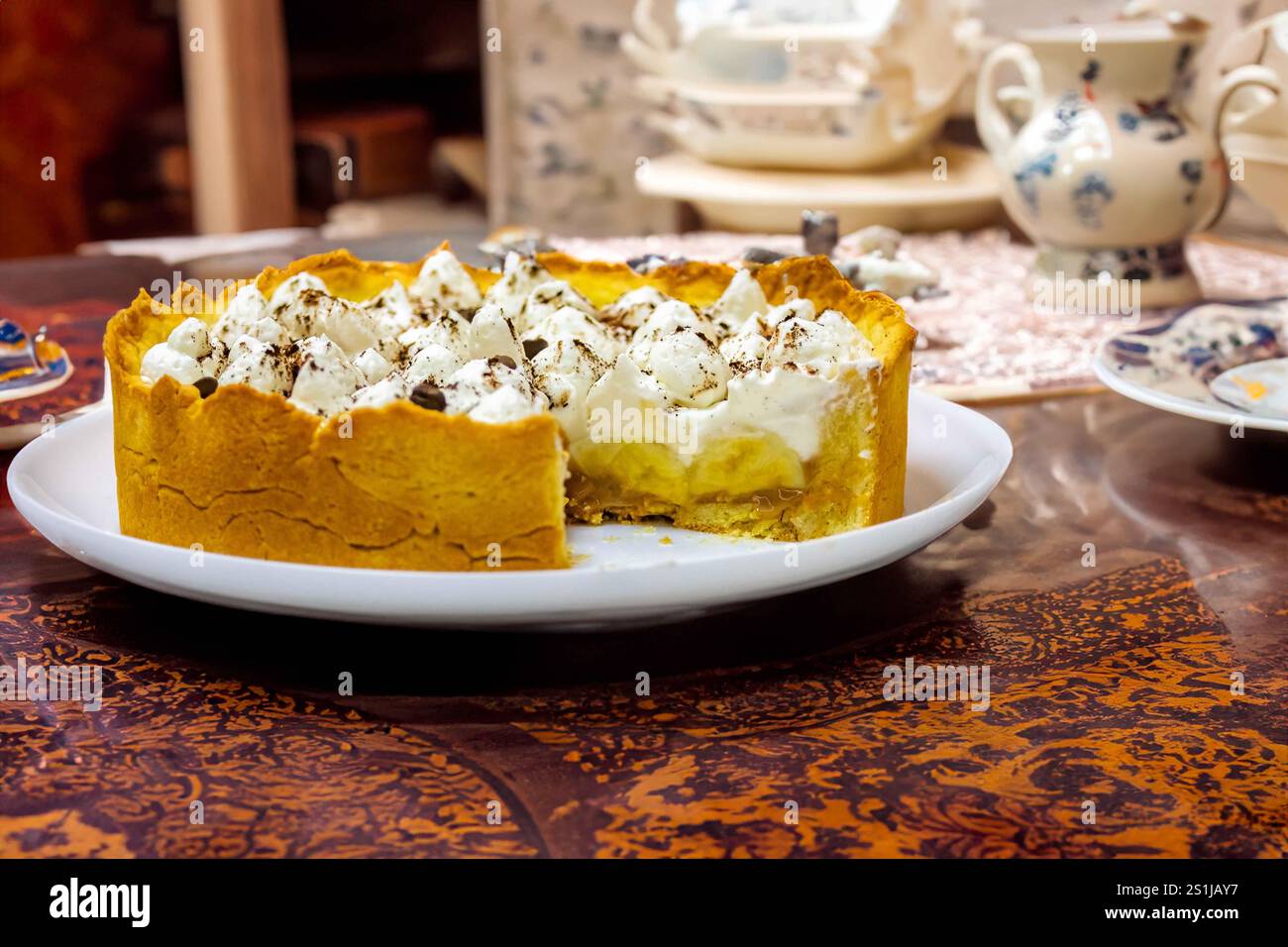 Traditional banoffee cake with banana and caramel sauce filling ...