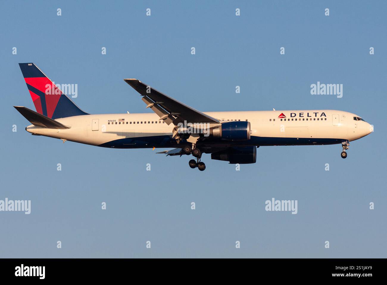 Delta Air Lines Boeing 767-300 with registration N1605 on final for ...