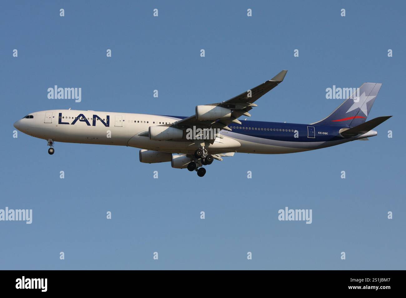 Chilean LAN Airlines Airbus A340-300 with registration CC-CQC on final ...