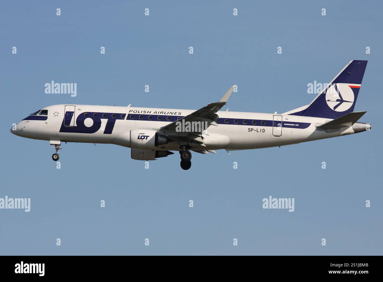LOT Polish Airlines Embraer 175 with registration SP-LID on final for ...